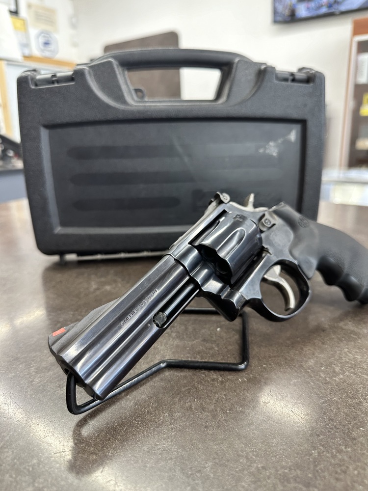 Smith & Wesson 586-4 Double Action .357 Magnum Revolver Blue Steel ...