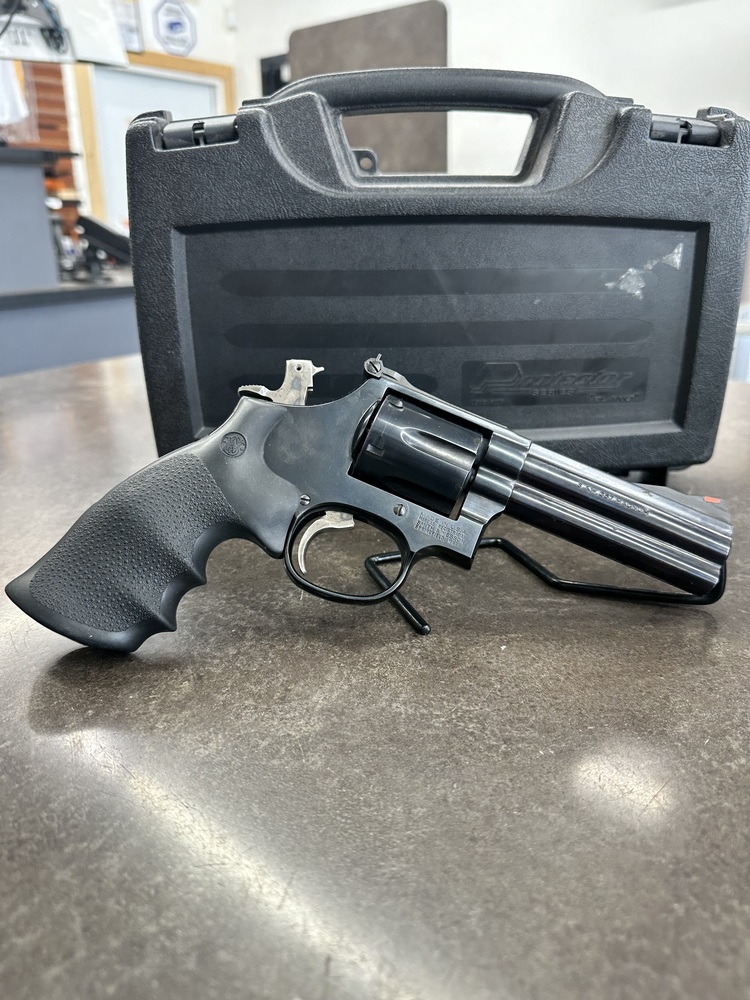 Smith & Wesson 586-4 Double Action .357 Magnum Revolver Blue Steel ...