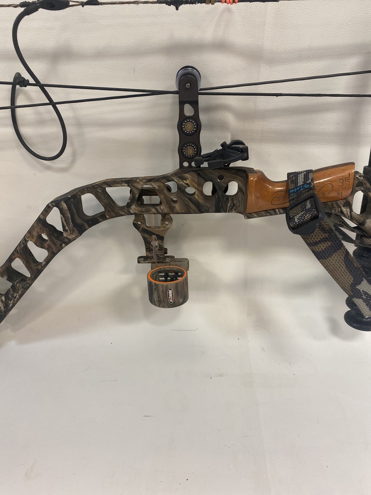 MATHEWS SE4 COMPOUND BOW - Bows at GunBroker.com : 1020676100