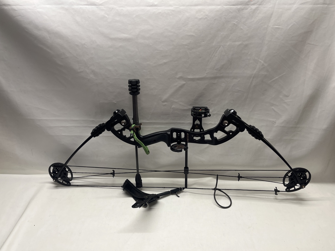 JUNXING M108 COMPOUND BOW - Bows at GunBroker.com : 1128433733
