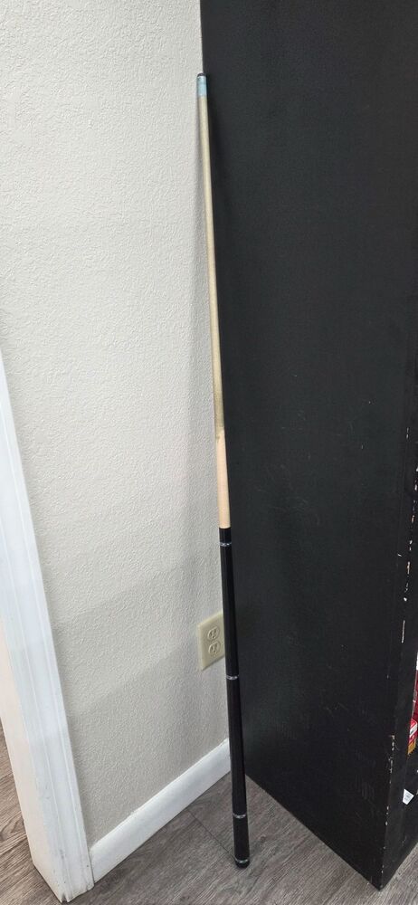 ACTION POOL CUE MODEL VAL26 | Alamo Pawn Shop