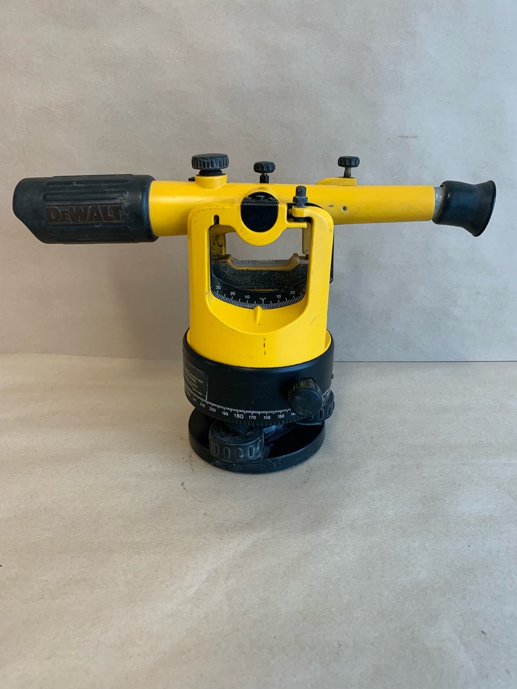 DeWALT DW092 Transit Level in hard case | Common Exchange Whalley Ltd.