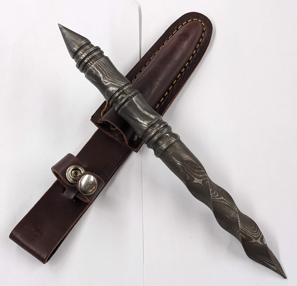 Handmade Damascus Steel Cyclone Tri-Edged Spiraling Dagger w/ Leather ...