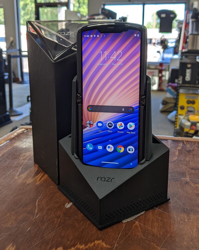Motorola Razr (2020) 256GB Unlocked in Original Box | Great Plains Pawn