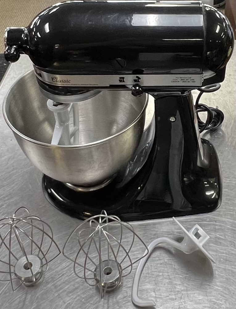 Kitchen Aid Mixer w/ 4 Attachments | Great Plains Pawn