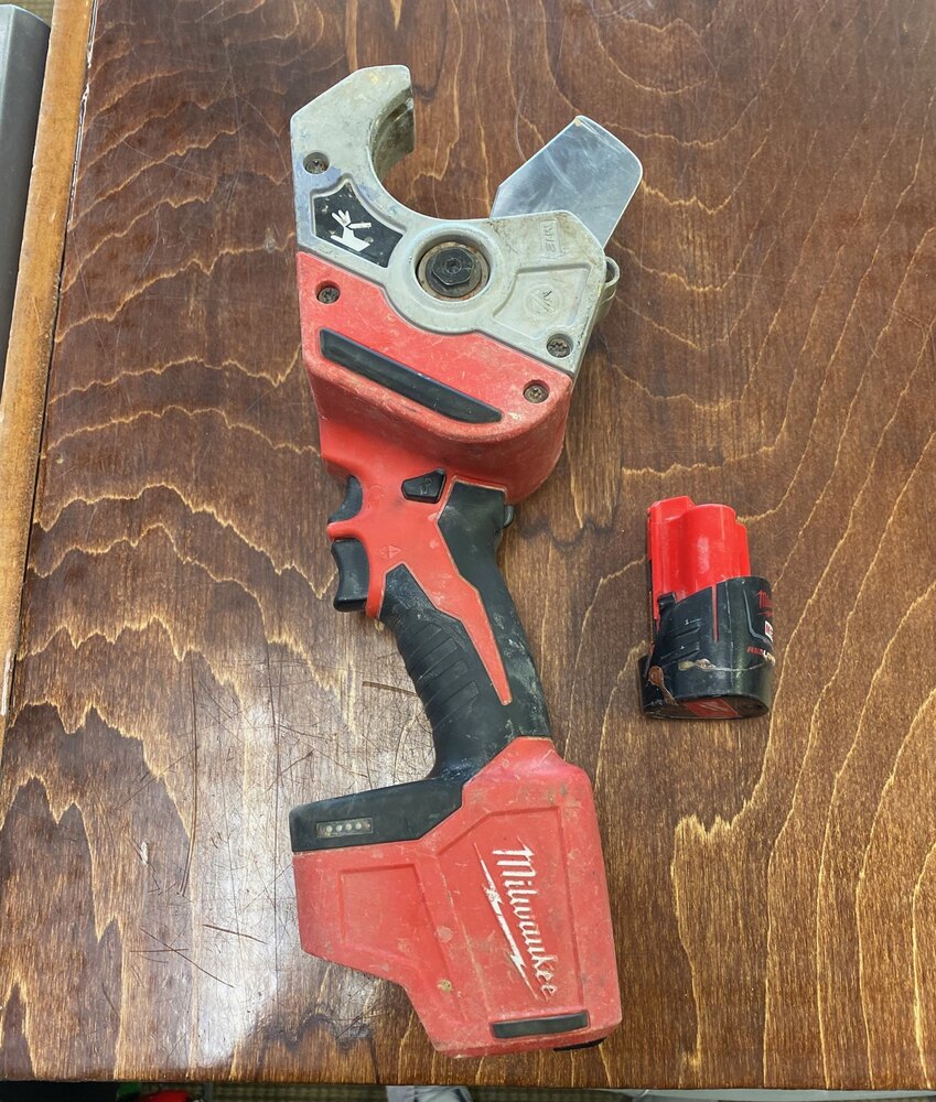 Milwaukee Plastic Pipe Shears w/ Battery | Great Plains Pawn
