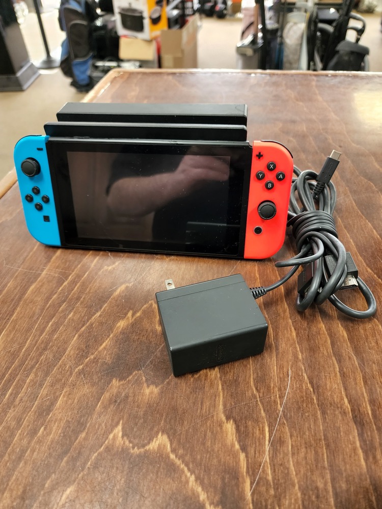 Nintendo Switch w/ Dock | Great Plains Pawn
