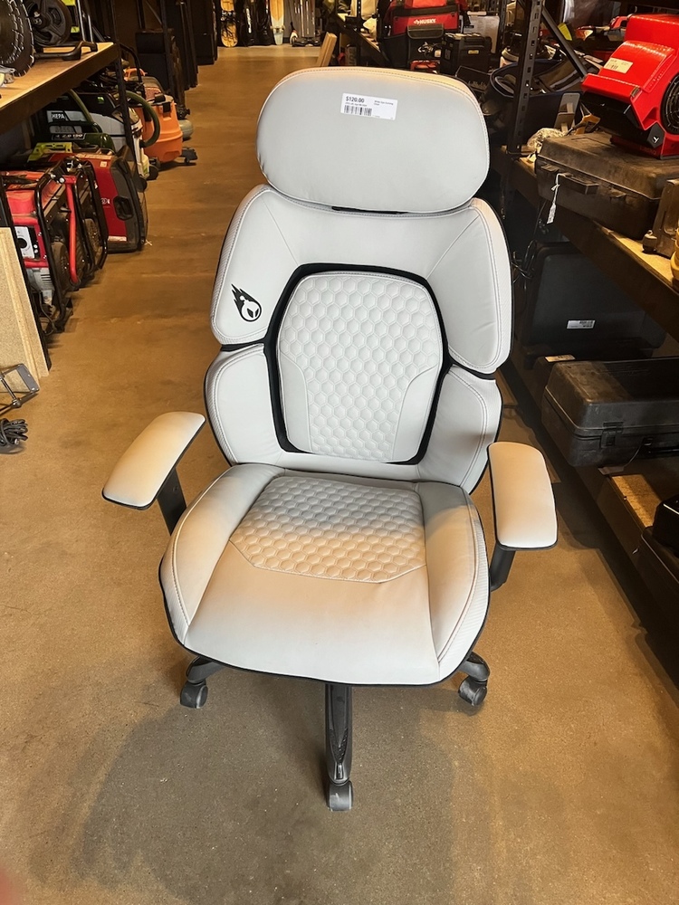 DPS Gaming Chair (White) | Great Plains Pawn