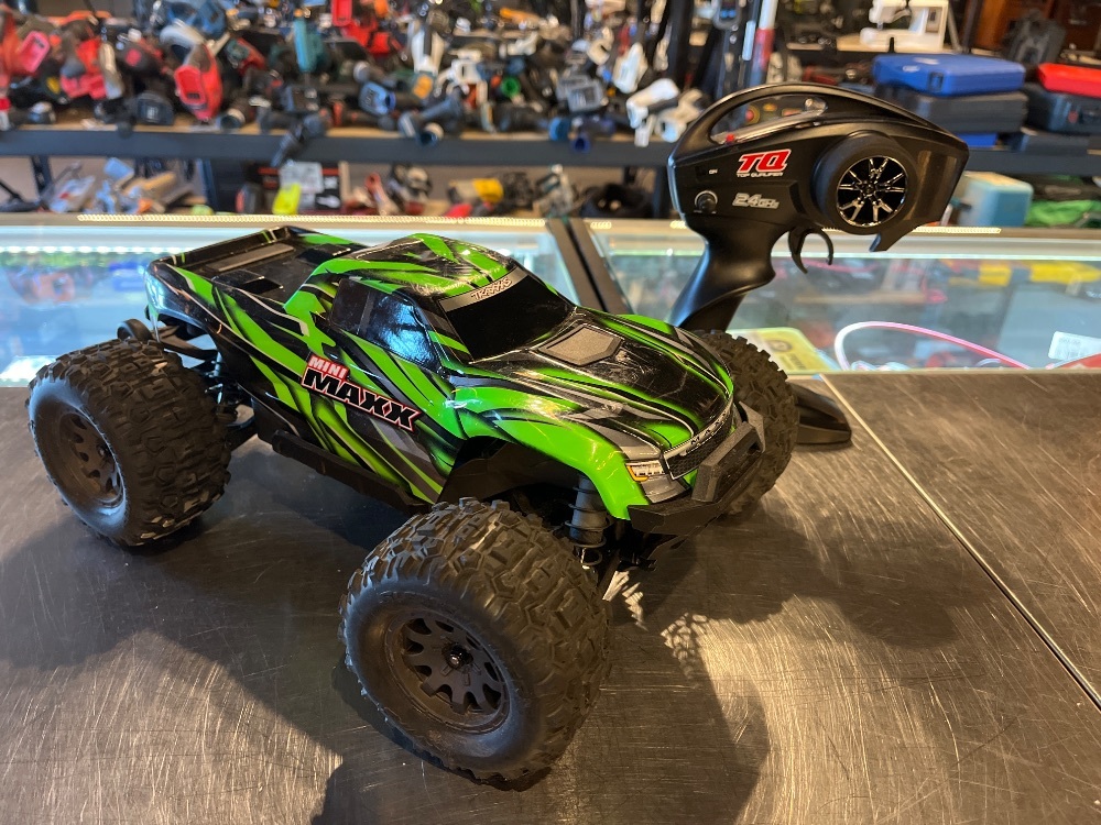 TRAXXAS / MINI MAXX WITH CONTROLLER AND 3500MAH BATTERY | Great Plains Pawn