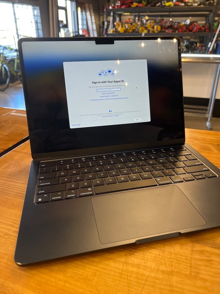 Apple / A2681 / 2022 MACBOOK AIR / 256GB | Great Plains Pawn