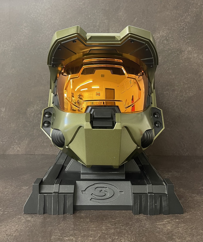 Microsoft Halo HT0660BASE Master Chief Helmet & Base | Imperial Jewelry ...