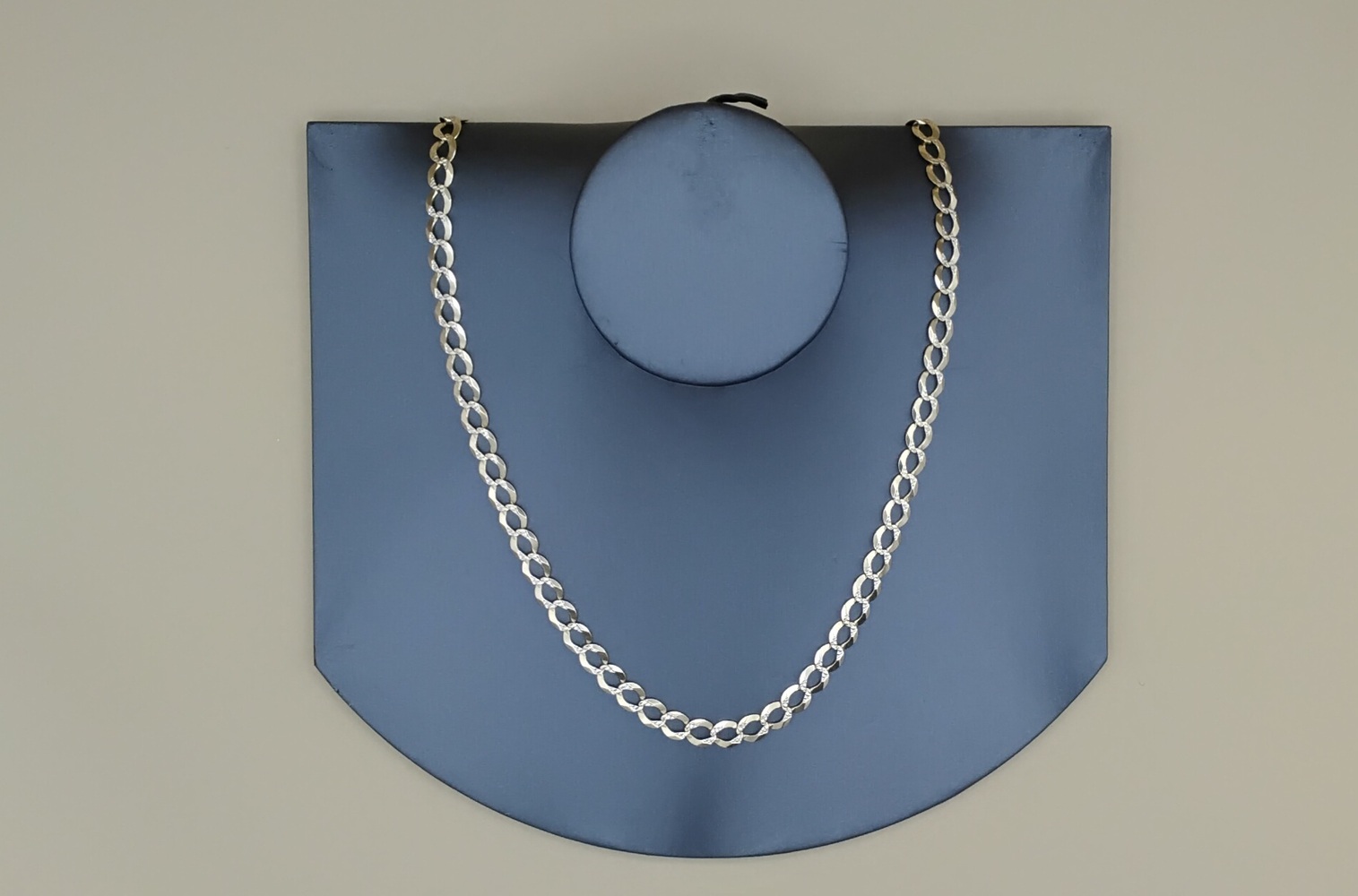 10kt 27" Yellow Gold Cuban Style Chain | Queen of Pawns